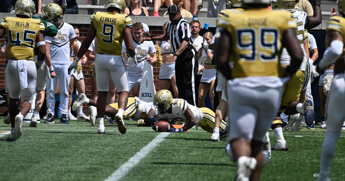 Wreck ‘Em Tops Swarm, 42-24, in White and Gold Game – Football ...