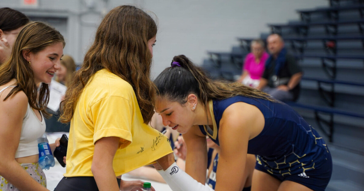 VIDEO: Volleyball Autograph Session – Georgia Tech Yellow Jackets